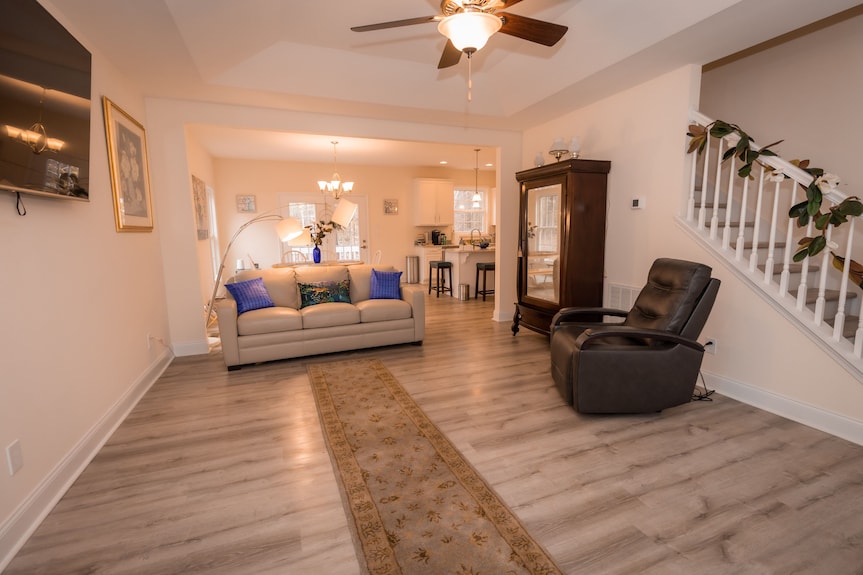 Home Away From Home/ 2 -Story Modern Farmhouse At Lake Gaston /Hot Tub Aug 1 - Lake Gaston