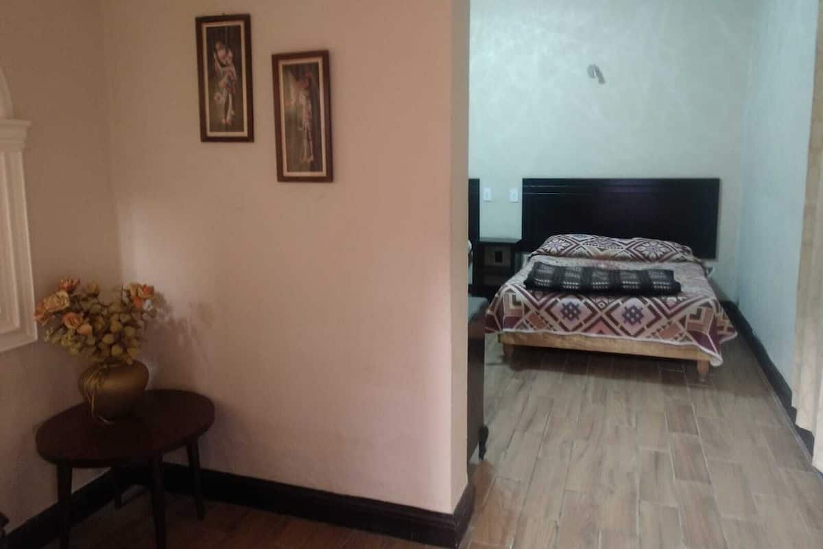 Quarto casal standard, 2 camas de casal | Wi-Fi, roupa de cama