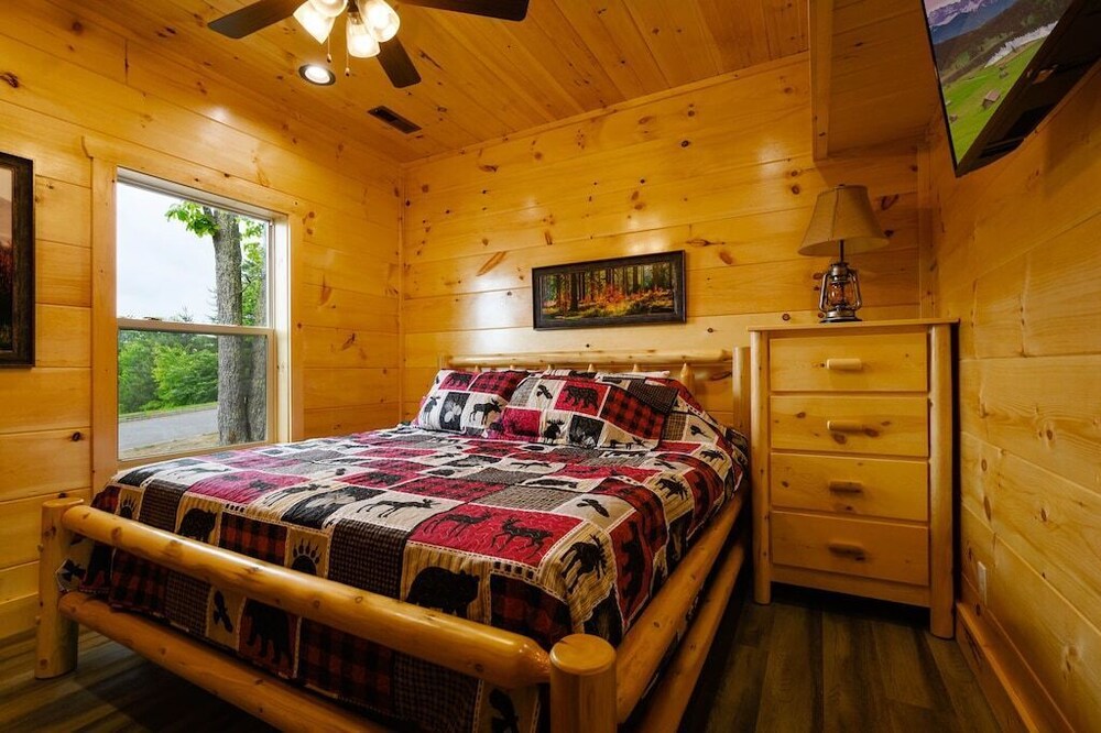 Firefly Springs! Indoor Pool Cabin! Sleeps 8-10 Pool Table/arcades/xbox/hot Tub - Pigeon Forge, TN