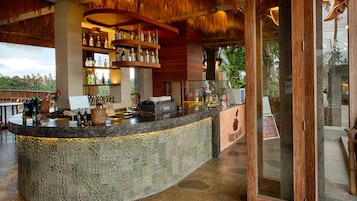 Bar junto à piscina