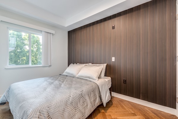 New - Luxury 1 Br In Downtown - Walk To The Beach! - North Vancouver
