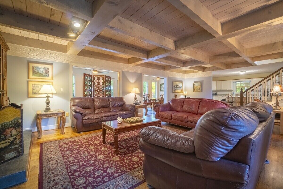 Poolside Escape - Luxurious Home W/private Pool - Helen, GA