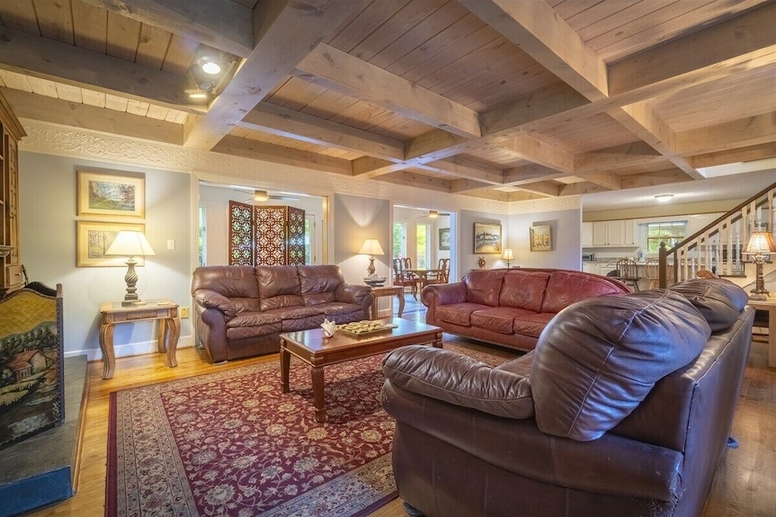 Poolside Escape - Luxurious Home W/private Pool - Helen, GA