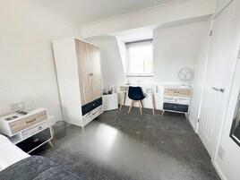 Quarto casal conforto | Wi-Fi de cortesia, roupa de cama