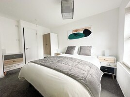 Quarto casal conforto | Wi-Fi de cortesia, roupa de cama