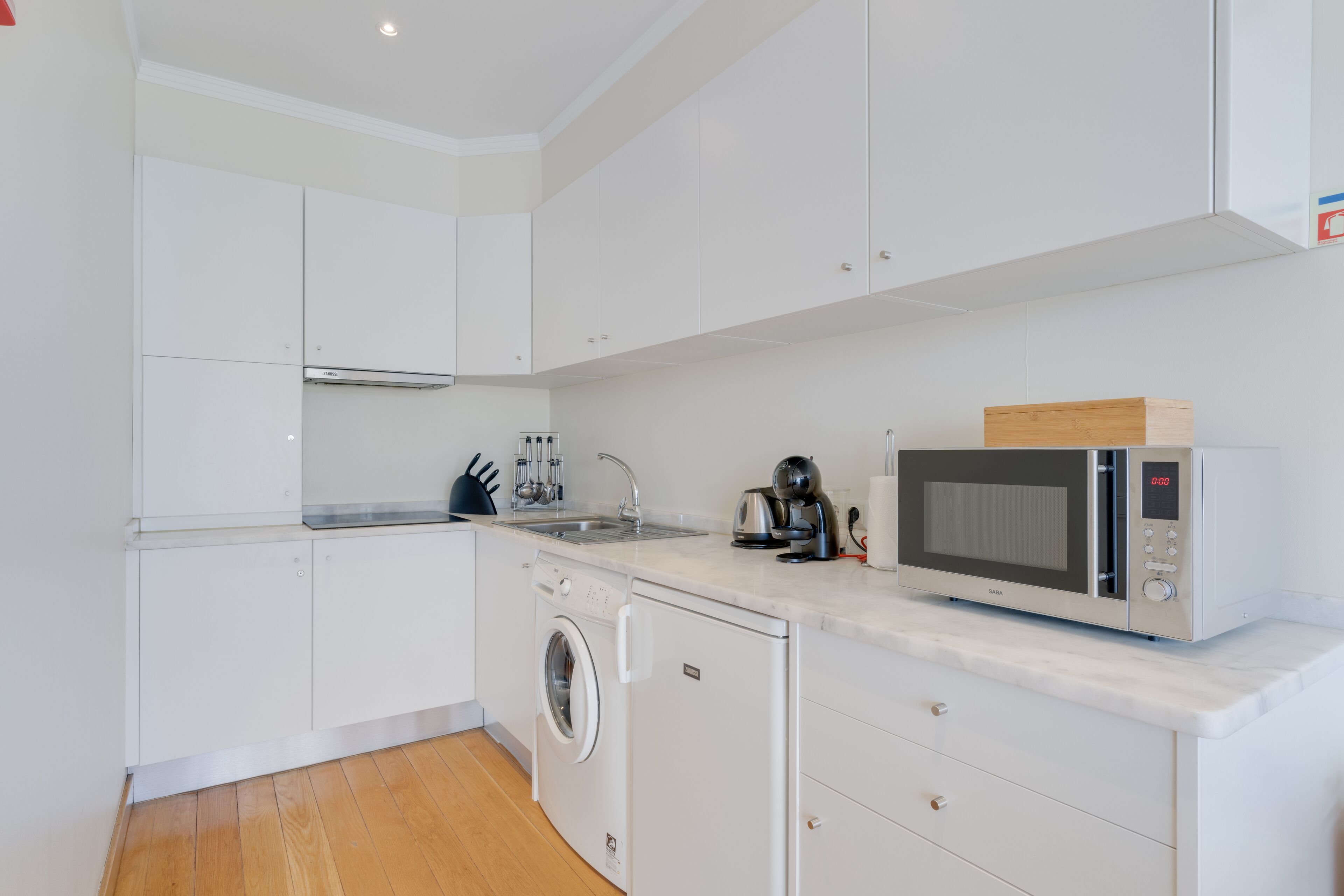 Apartamento Panorâmico | Cozinha privada | Um frigorífico, um micro-ondas, uma placa de cozinha, uma torradeira 