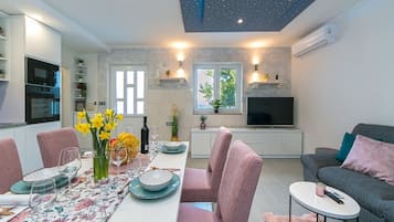 Apartamento (Two Bedroom Apartment with Terrace) | Sala de jantar