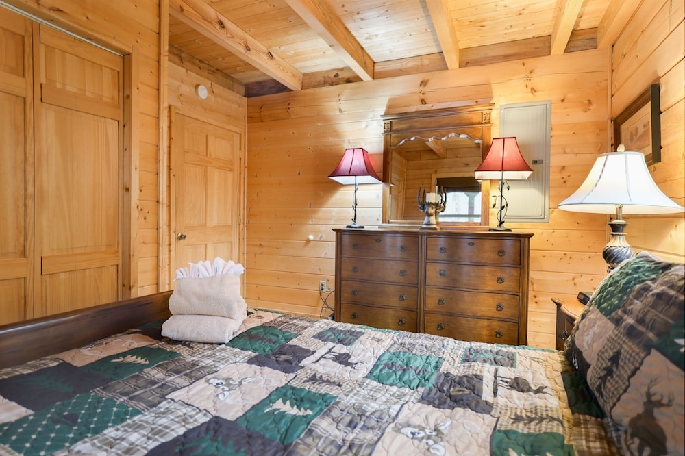 Cozy Cabin Near Smokies | Mt View, Hot Tub, Dog Ok - Bryson City, NC