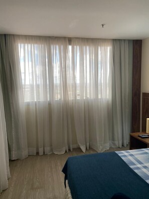 Quarto Comfort | Cofre no quarto, Wi-fi grátis