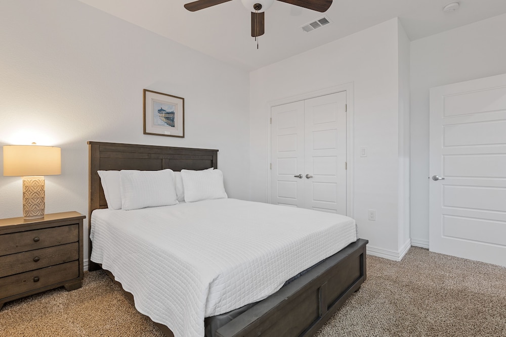 Charming 4br Home - 15 Min. To Downtown Dallas! - Grand Prairie, TX