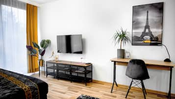 Suite-Estúdio Design | Sala de estar | Televisor plasma de 45 polegadas com canais por cabo, televisor