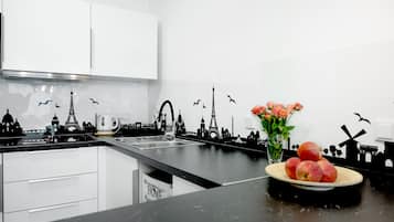 Suíte estúdio design | Cozinha privada | Geladeira, fogão, cooktop, lava-louças