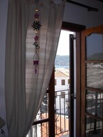 Quarto Triplo Básico | Terraço/pátio interior