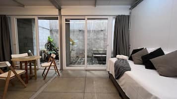 Apartamento Básico | Com mobília individualizada, secretária