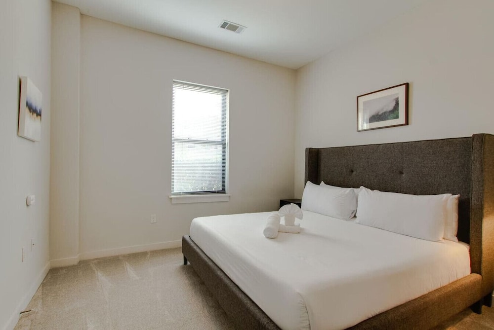 Prime Location | Walkable To Belmont & Music Row - Nashville, TN