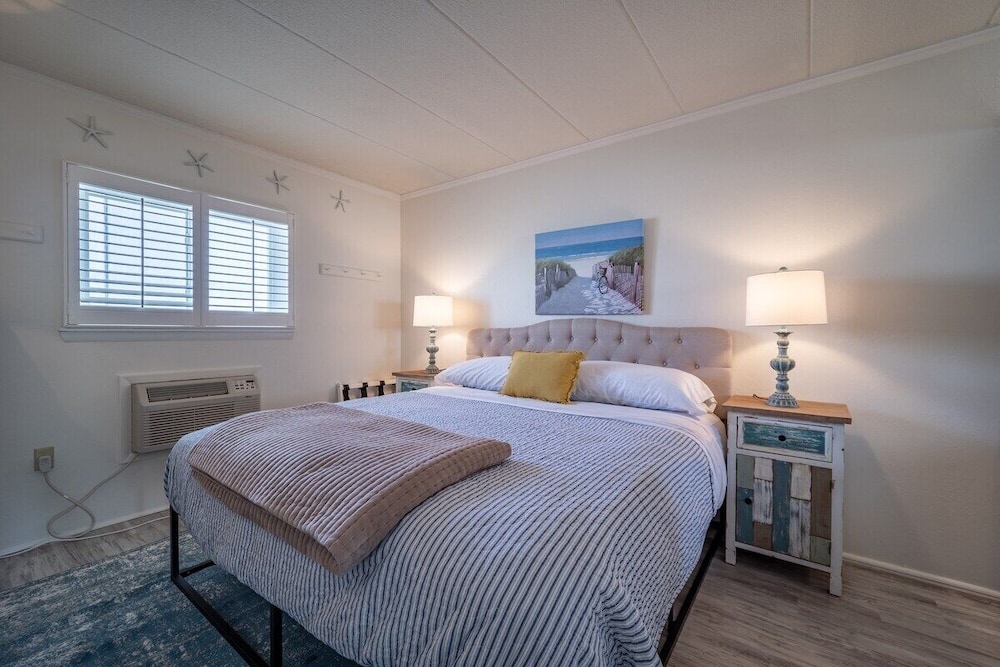 1 Bedroom, Sleeps 4, Balcony W/ Ocean View - South Bethany Beach, DE