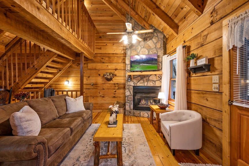 3 Minutes To Parkway!! Hot Tub!! Flat Driveway!! - Tennessee