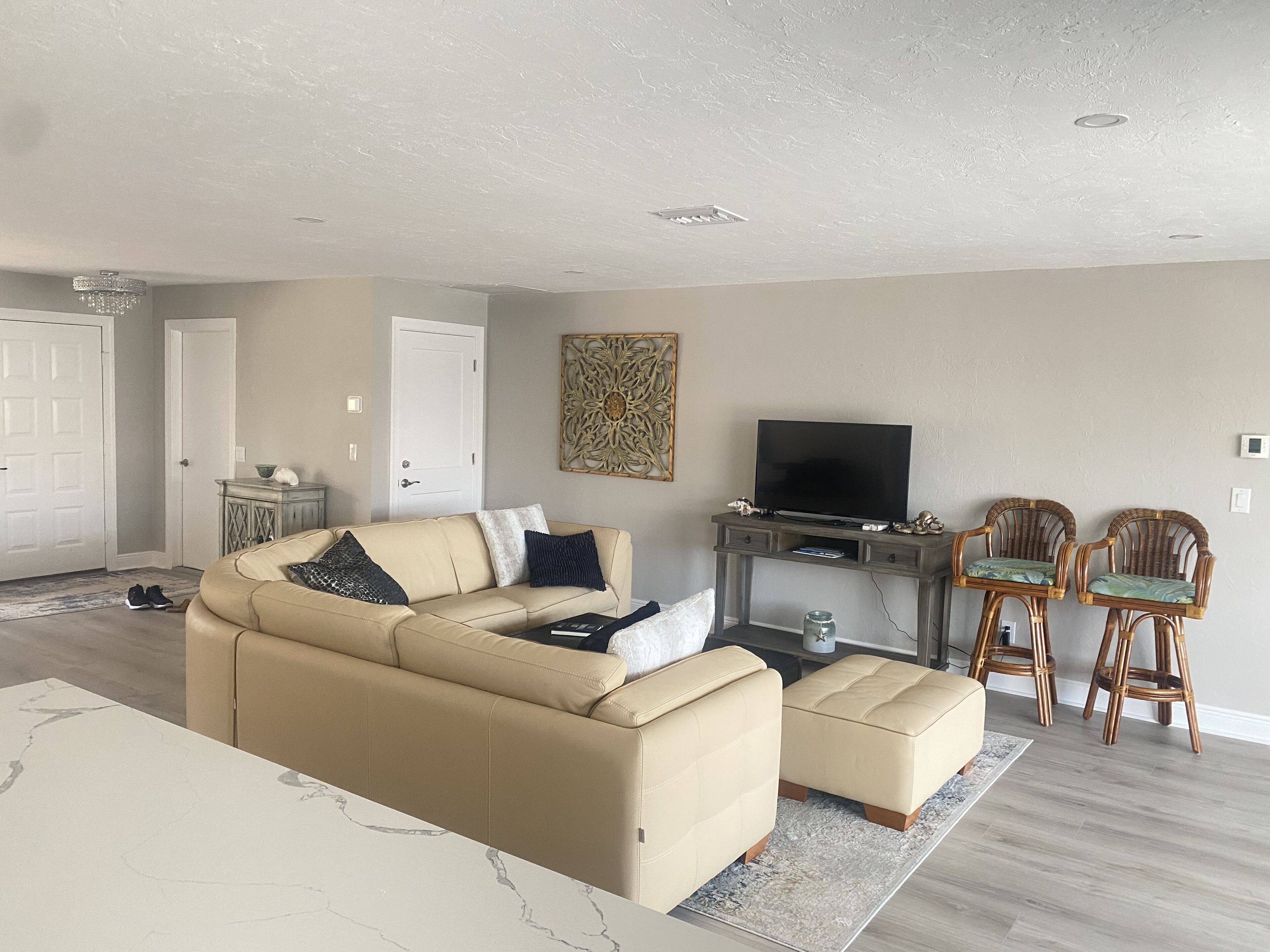 On Canal, 2 Blocks -Beach & Marco Walk! Salt Water Pool & Spa! Southern Exposure - Marco Island, FL