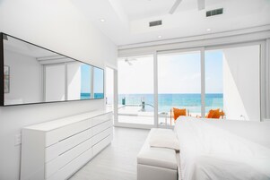 Condo superluxo, 1 cama King e sofá-cama, vista para o oceano, no piso térreo | Cofres nos quartos, individualmente decorados