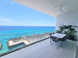 Condo superluxo, 1 quarto, vista para o oceano | Terraço/pátio