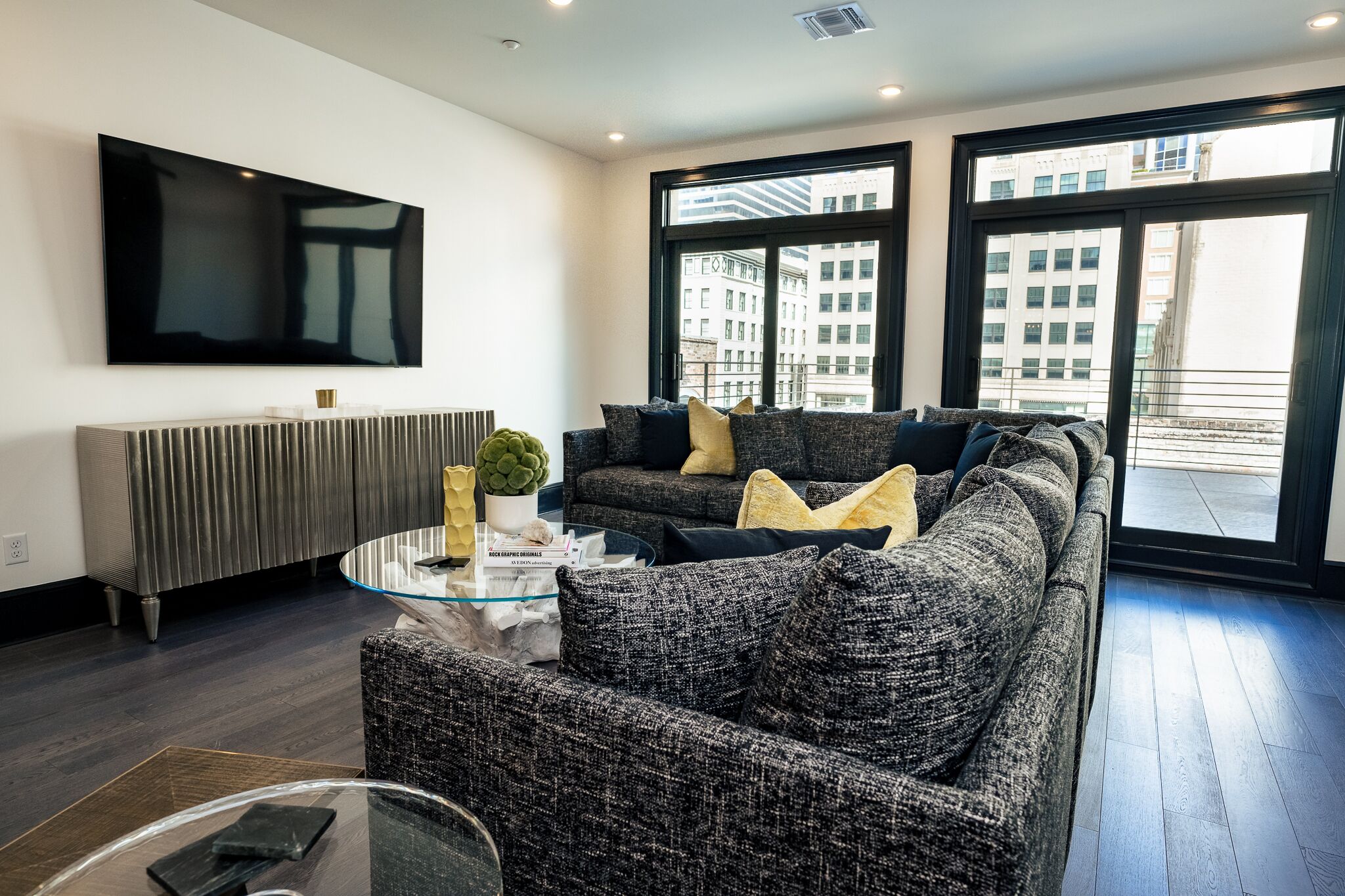 Luxury Downtown Retreat: Bold & Stylish Escape In The Heart Of New Orleans - Metairie, LA