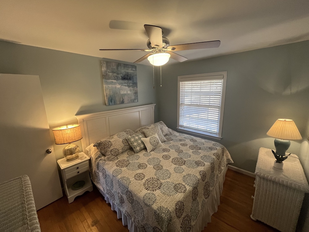 *Stunning Waterfront Views! Pvt Deep Water Dock - Clarksville, VA