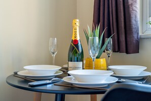 Apartamento Empresarial, casa de banho privativa | Restaurante