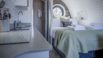 Apartamento (1 Bedroom) | Casa de banho | Um polibã, toalhas fornecidas