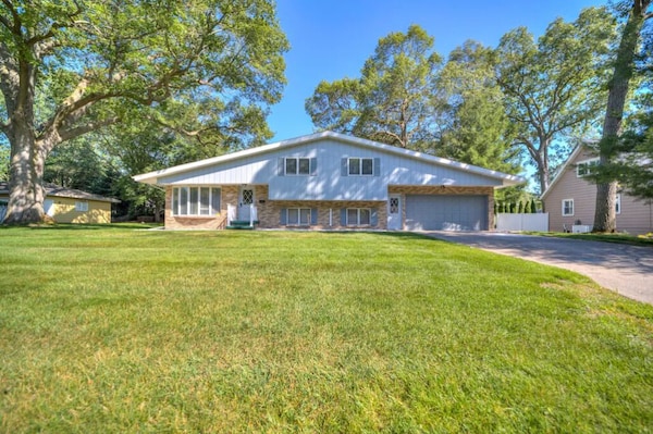 Mid-century Modern W\/ "Star Wars" Twist - Muskegon, MI