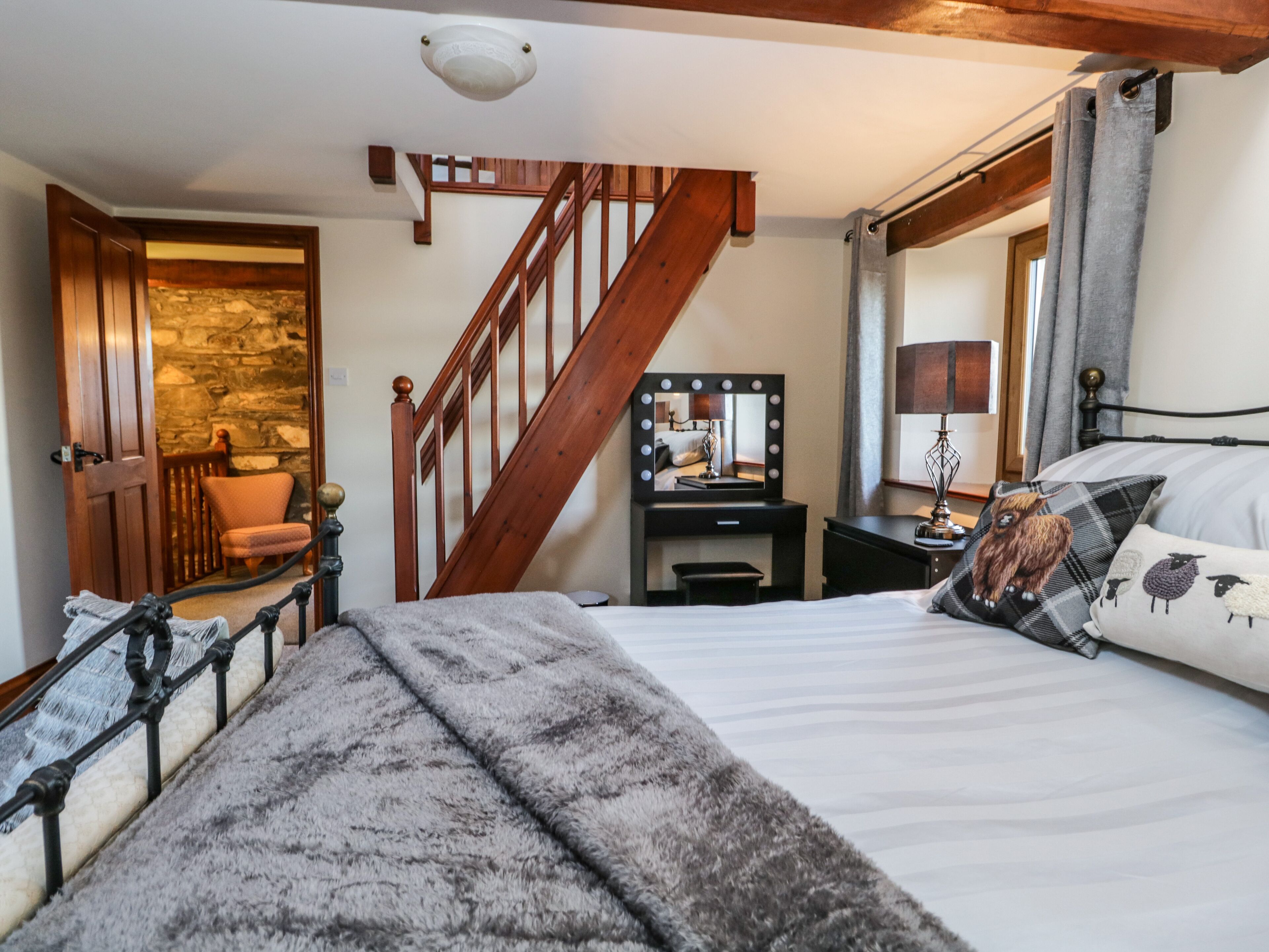 Casa de Campo | 4 quartos, com decoração personalizada, com mobília individualizada 