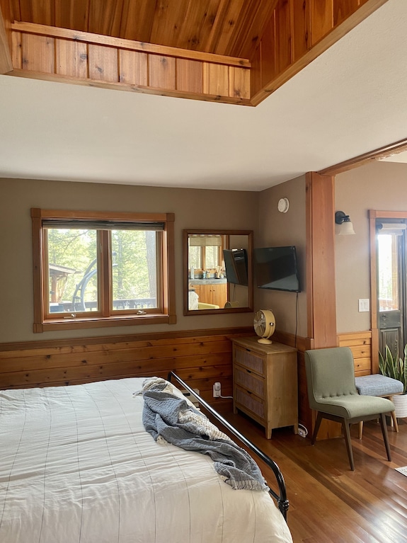 Cozy Cabin On Plummers Lake - Montana