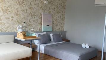 Edredões de penas, cofre no quarto, cortinas/cortinados opacos