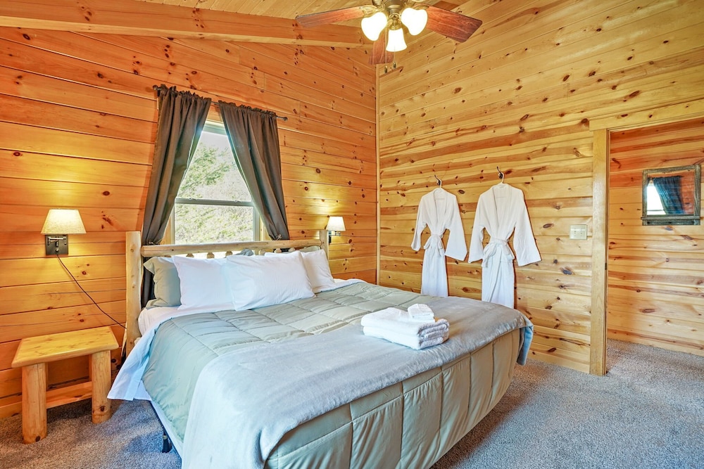 Longview Lodge {5br + Sleeping Loft} 15min To Logan Pool, Hiking, Dining - Ohio