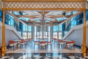 5 restaurantes, pequenos-almoços servidos, cozinha turca 