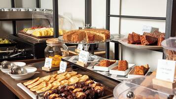 Café da manhã com buffet todos os dias (EUR 12 por pessoa)