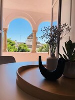 Apartamento Standard, 1 quarto, Vista para a cidade | Sala de estar | Smart TV 