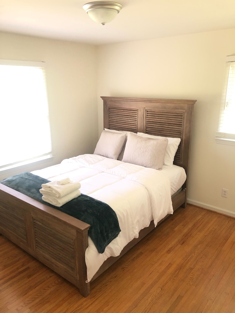 Nice Peaceful Home In Charlotte!!! 8 Mins To Downtown, 1.5 Miles To Clt Airport - Lake Wylie, SC