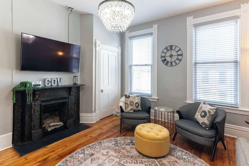 Main Street 2br, Walk To Bars, Stadiums, Downtown - Covington, KY