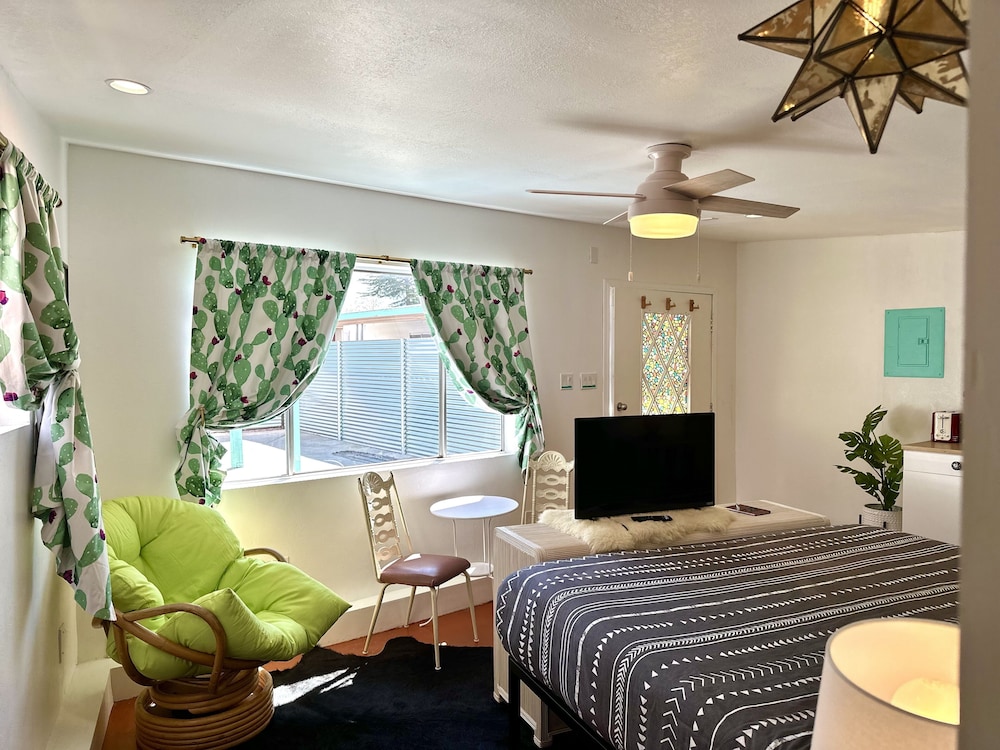 The Cowgirl Cabana. A Private, Gated Bungalow. - Lake Powell