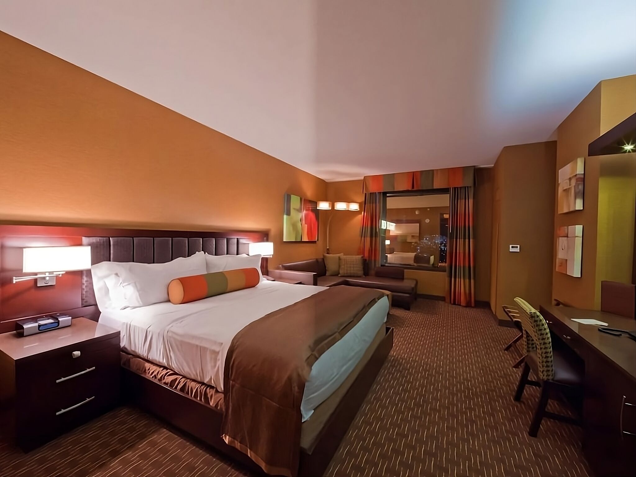 Rush Tower Premier California King At Golden Nugget Las Vegas, Dogs Allowed! - North Las Vegas, NV