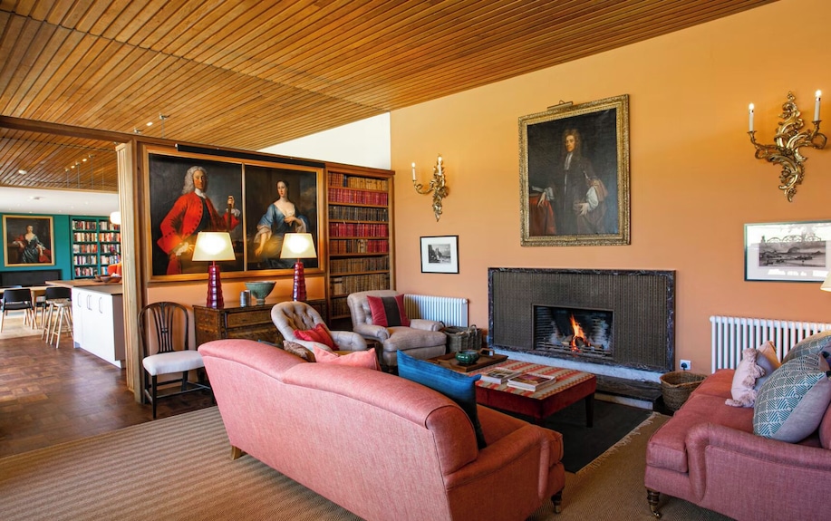 Leuchie Walled Garden Luxury Mid-century Holiday Home That Sleeps 12, - 鄧巴