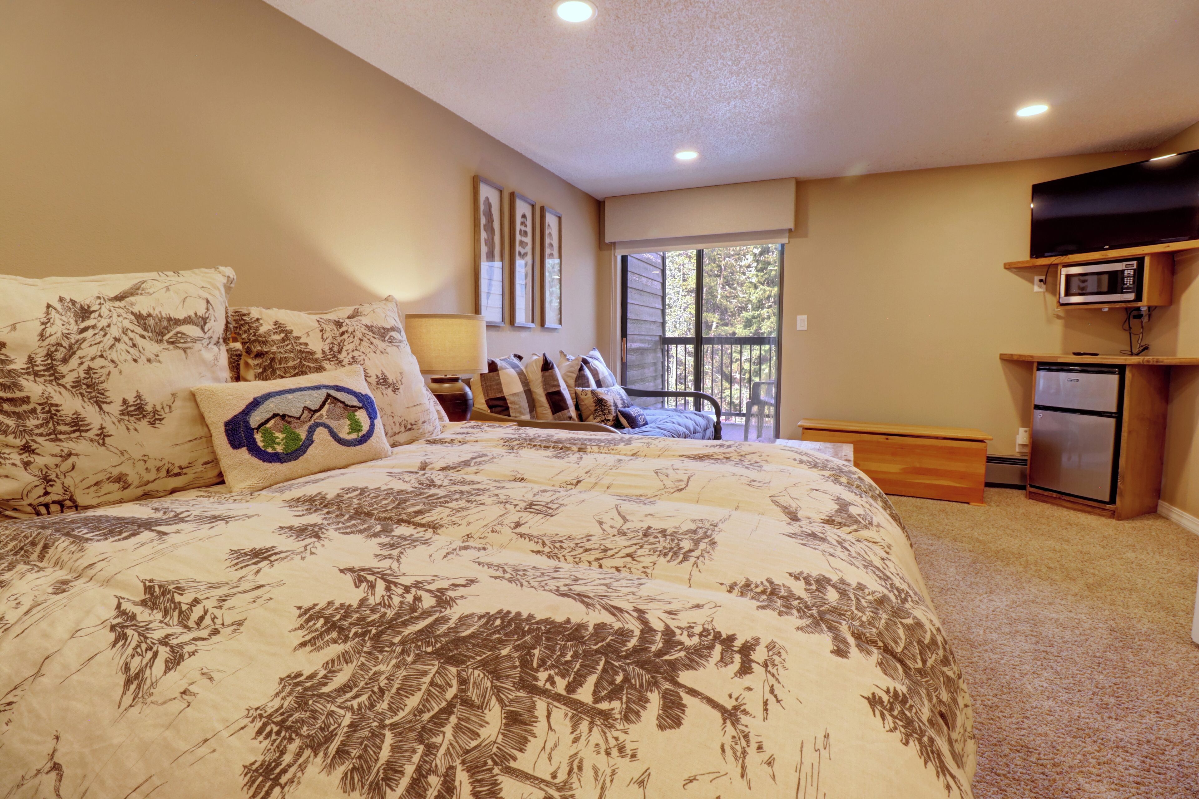 New Listing! Ski In/out Center Village Hotel Room Lots Of Bedding Cm217 - Frisco, CO