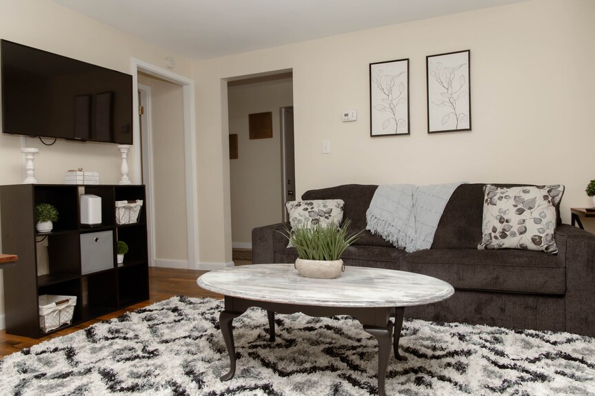 Large 4 Bedroom Ct Home Comfy For Longer Stay - Bristol, CT