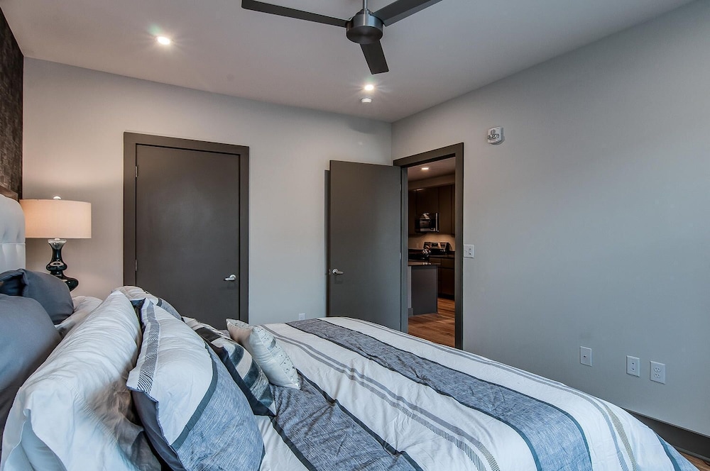 The Houston Flat - Monthly Furnished Rental - Nashville, TN