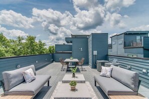 The Rooftop Retreat - Beautiful Skyline Views Reviews, Deals & Photos ...