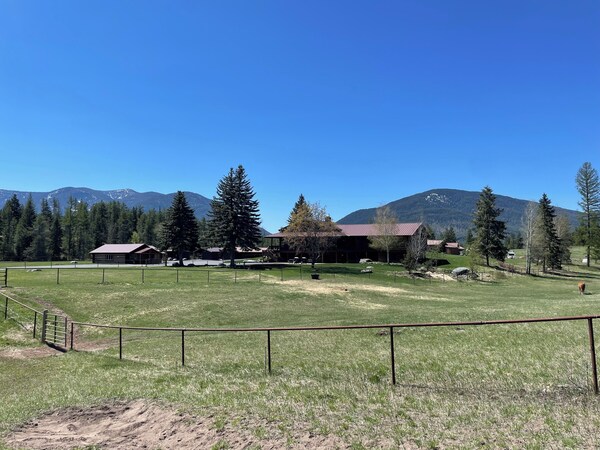Glacier Homestead - Montana