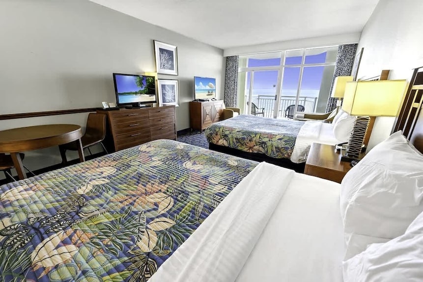 Beachfront Condo With Pool, Gym & Balcony - Myrtle Beach, SC