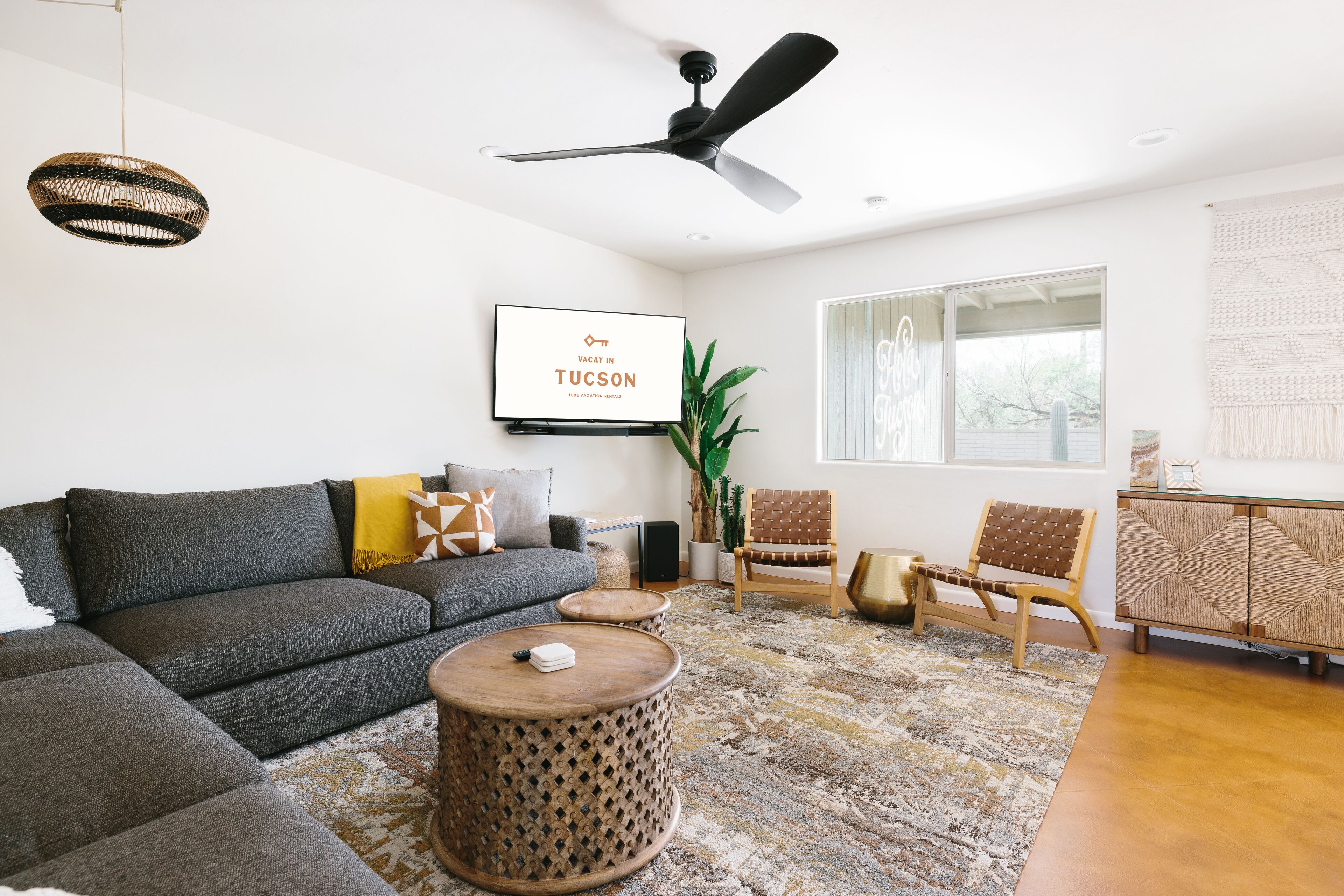 Desert Oasis: Mountain Views, Fire Pit & Hot Tub - Marana, AZ