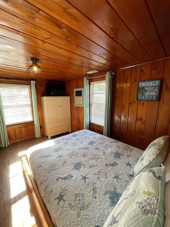 Retro Beach Cottage-fenced For Pets, Walk To Ocean - North Myrtle Beach