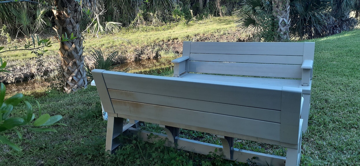 Sleep On Benches. See The Stars - Florida